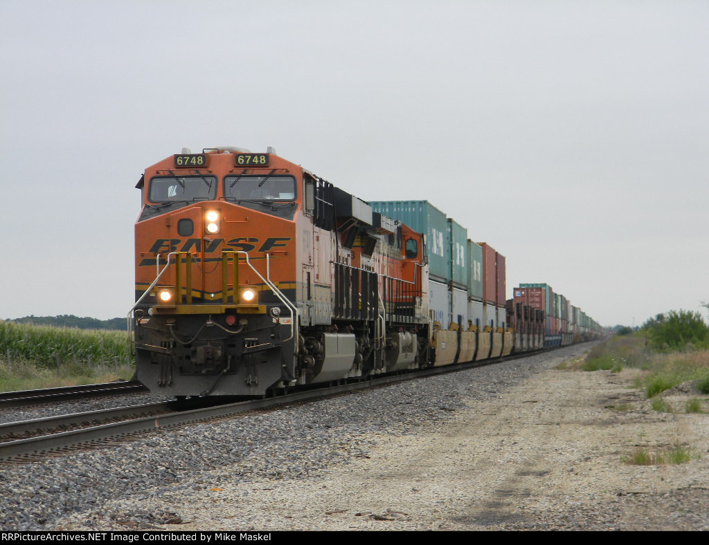 BNSF 6748